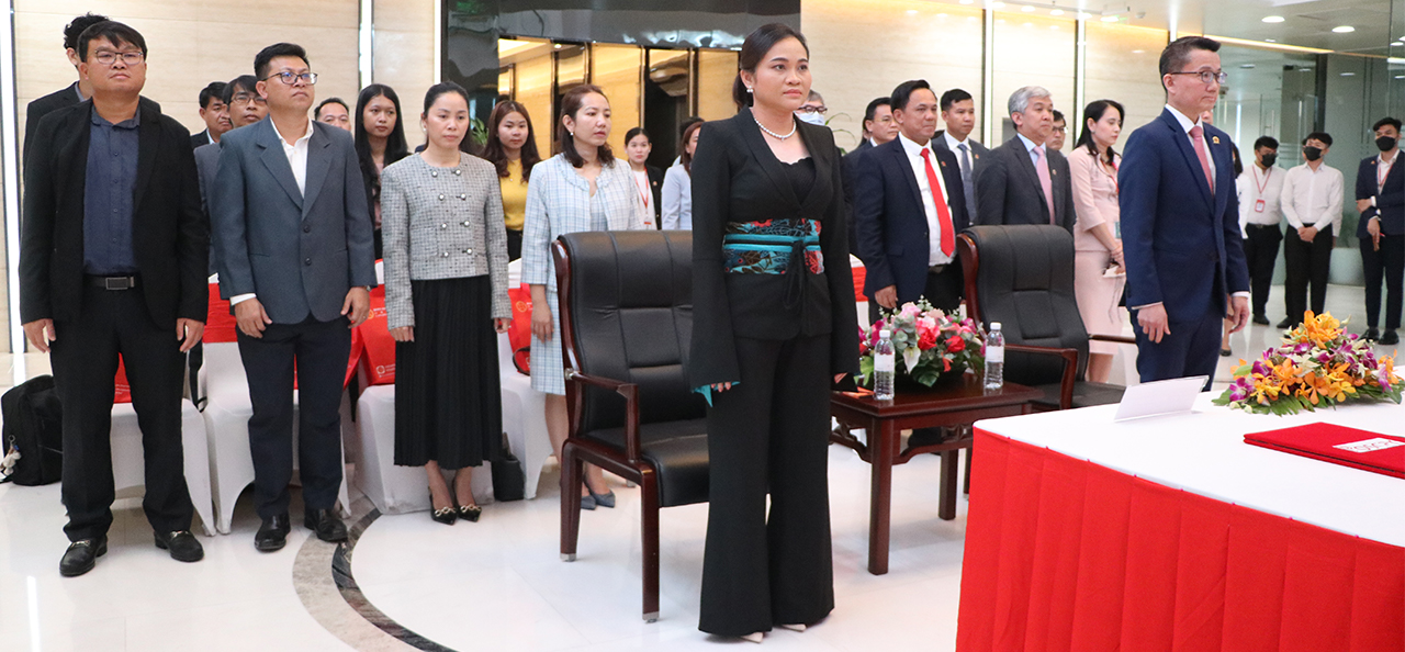 ក្រុមហ៊ុន ផុស្ការ និងធនាគារ កាណាឌីយ៉ា ...