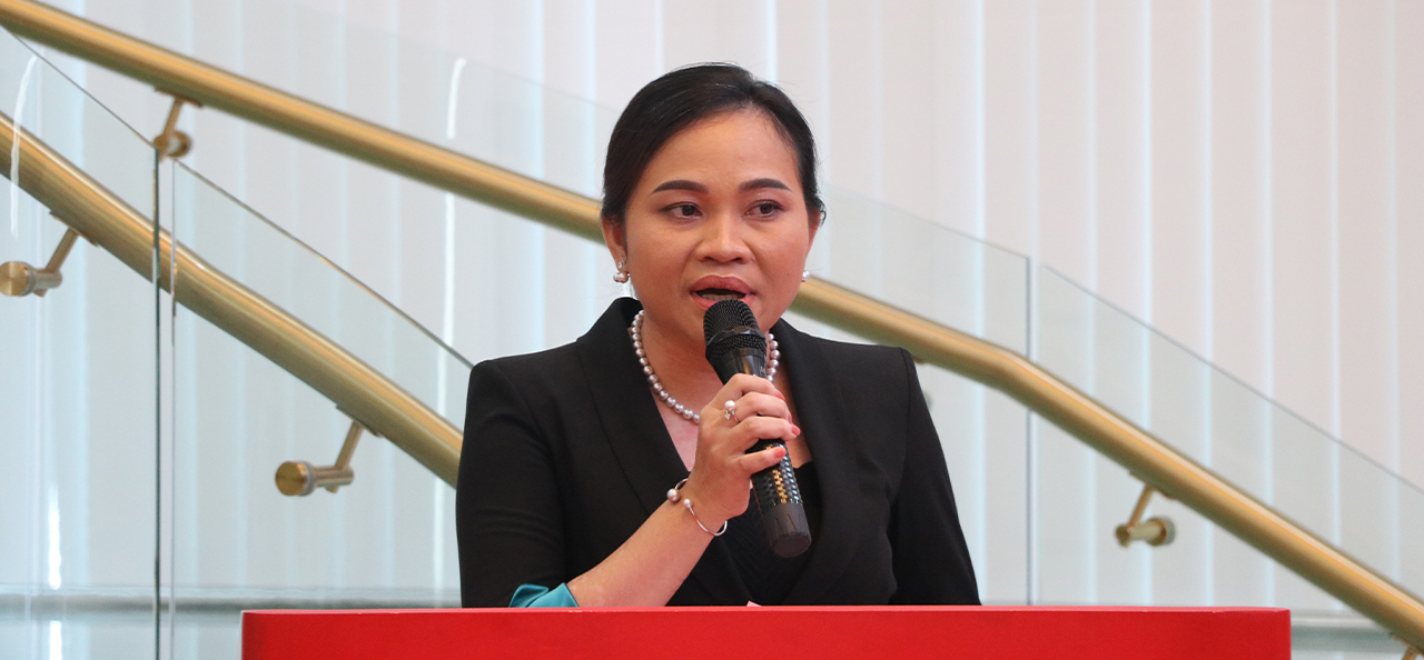 ក្រុមហ៊ុន ផុស្ការ និងធនាគារ កាណាឌីយ៉ា ...